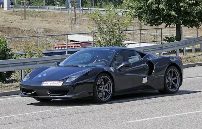 Spionbilder av framtidens Ferrari Dino 2017