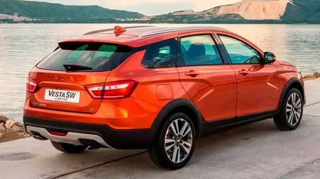 lada-vesta-sw-cross-zad