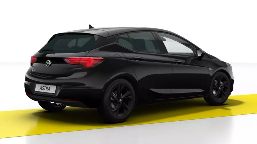 Opel Astra 2021 የኋላ