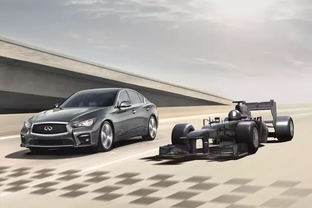 Infiniti we vedixwîne ku hûn bikevin Formula 1? heke hûn li Brîtanyaya Mezin dijîn