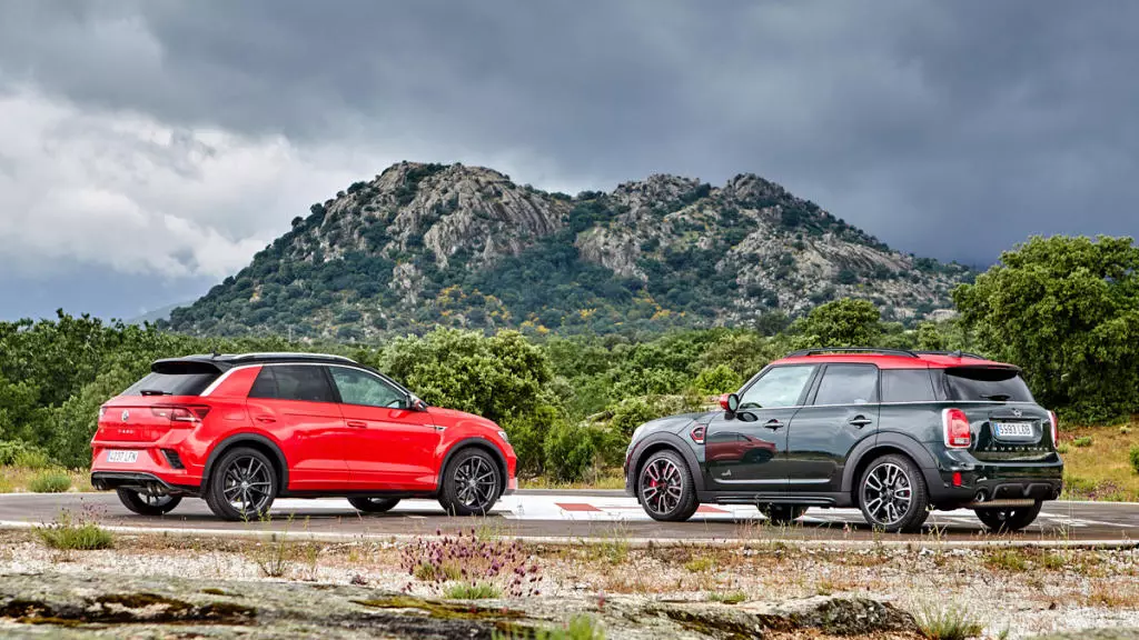 Mini Countryman JCW-ийн эсрэг худалдаж аваарай. VW T-Roc R