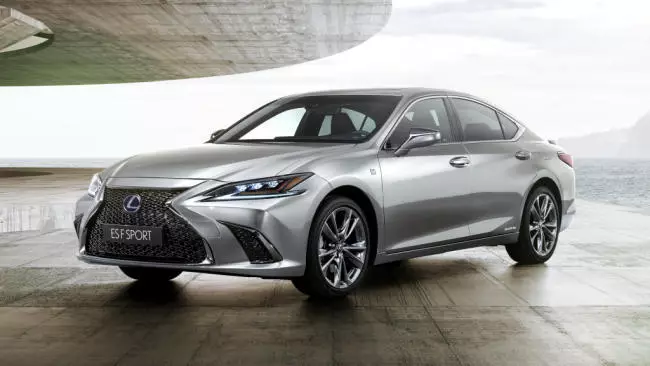 Бұл Еуропаға келетін алғашқы Lexus ES