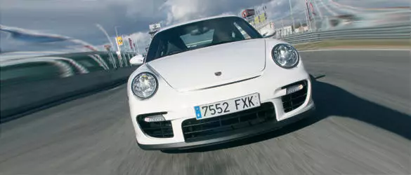 كارمېن جوردا پورسچى 911 GT2 نى سىناق قىلدى