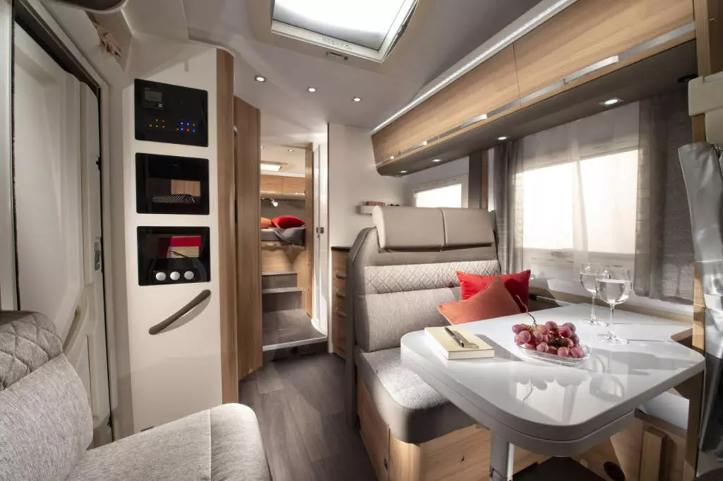 Intérieur Adria Coral XL